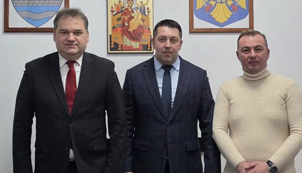 Curtoazie româno-maghiară la primăria Bucecea - Curierul Regional